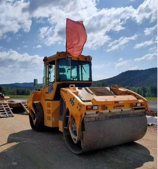 Quality 13200kg Used Road Roller XCMG BW203AD High Efficiency With 95 Kw Power for sale