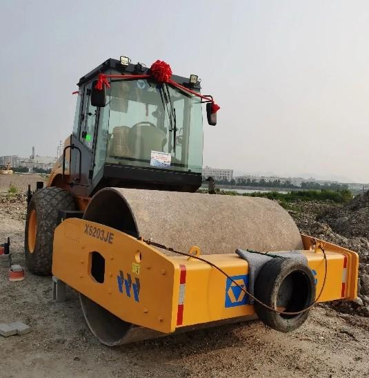 Quality XCMG XS203JE Second Hand Road Roller Machine 20 Tons with Rated Power 128kw for sale