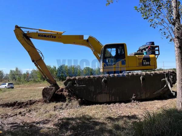 Quality Komatsu PC220 Amphibious Mini Hydraulic Excavator With Compact Structure for sale