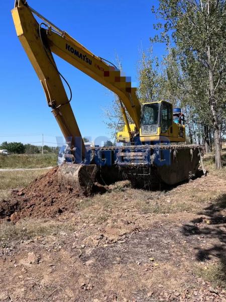Quality Komatsu PC220 Amphibious Mini Hydraulic Excavator With Compact Structure for sale
