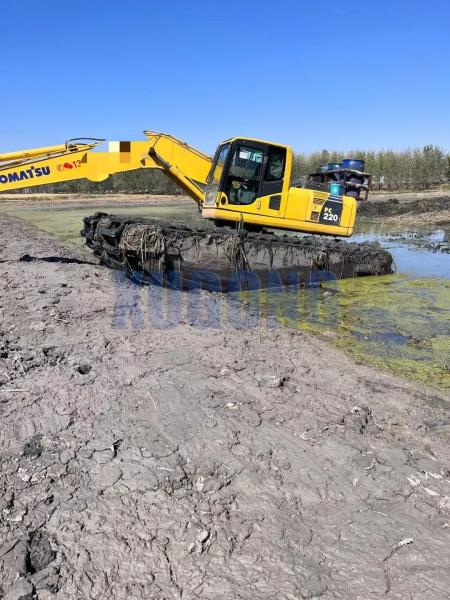 Quality Komatsu PC220 Amphibious Mini Hydraulic Excavator With Compact Structure for sale
