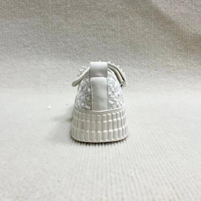 Cina Calzature sportive da donna di moda con perla sulla superficie per uso causale in estate OEM in vendita