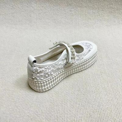 Cina Calzature sportive da donna di moda con perla sulla superficie per uso causale in estate OEM in vendita