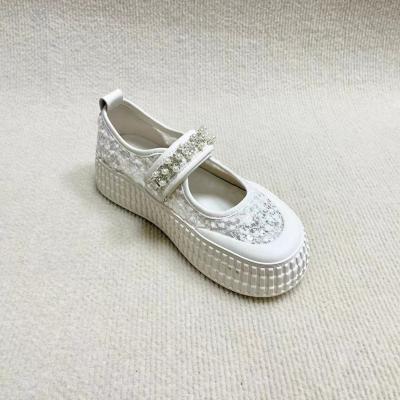 Cina Calzature sportive da donna di moda con perla sulla superficie per uso causale in estate OEM in vendita