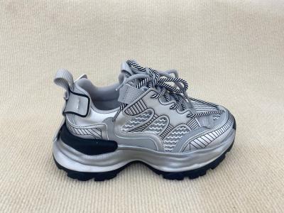 Cina Scarpe da ginnastica di moda con maglia in pelle autentica e lacing in argento in vendita