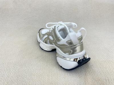 Cina Scarpe da ginnastica in cuoio in PU dorato con lacciatura a maglia superiore Scarpe da ginnastica da donna in vendita