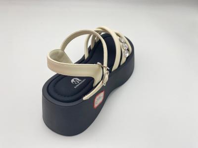 中国 Women white bottomed sandals with rhinestone with pure color and genuine leather 販売のため