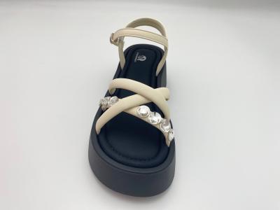 中国 Women white bottomed sandals with rhinestone with pure color and genuine leather 販売のため