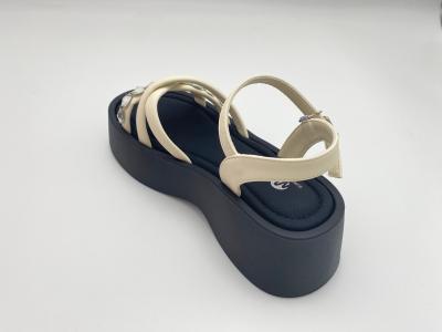 中国 Women white bottomed sandals with rhinestone with pure color and genuine leather 販売のため