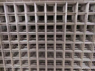 Китай Плита сваренная нержавеющей сталью размера 5mm отверстия 1 дюйма ячеистой сети 30m x 1m продается