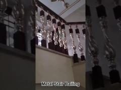 inferriata della scala del metallo