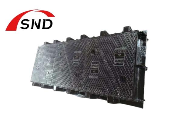 Quality GGG50 Telecom Manhole Cover with EN 124 Standard and Triangle Shape for Driveway Drainage for sale