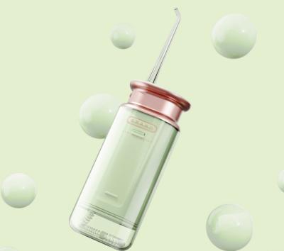 Cina IPX7 acqua ricaricabile senza cordone pieghevole Flosser Irrigator orale per la pulizia dei denti in vendita