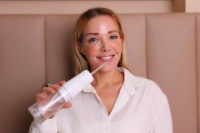 China De krachtige Beste Tanden die van Flosser van het Overeenkomsten Mondelinge Gezonde Draadloze Water Tandzorgfabriek schoonmaken Te koop