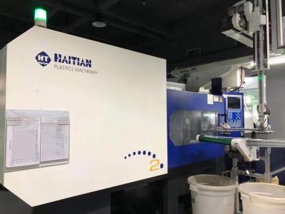 China Máquina usada da modelagem por injeção da cor do dobro 8.3T para o empacotamento automotivo elétrico à venda