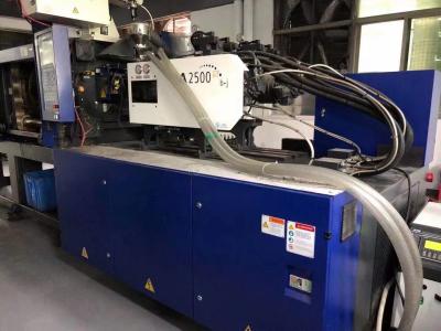China Máquina usada del moldeo por inyección del color del doble 8.3T para el empaquetado automotriz eléctrico en venta