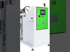 Uninterrupted LSR foaming material feeding machine