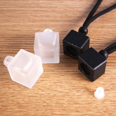 Cina Bottiglia di profumo per auto in legno ghiacciato 8 ml bottiglia pendente per rinfrescante d'aria per auto in vendita