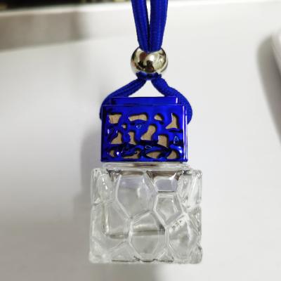 Cina 8 ml di perfume per auto a nido di miele con diffusore a sospensione vuoto in vendita