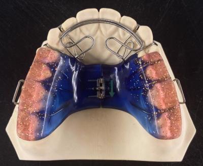 China Hoge nauwkeurigheid orthodontisch verwisselbaar apparaat Veiligheid Clear Hawley Retainer Te koop