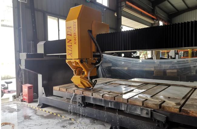 Close-up view of cutting mechanism