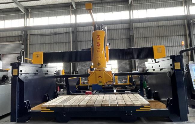 5 Axis Bridge Cutting Machine in operation