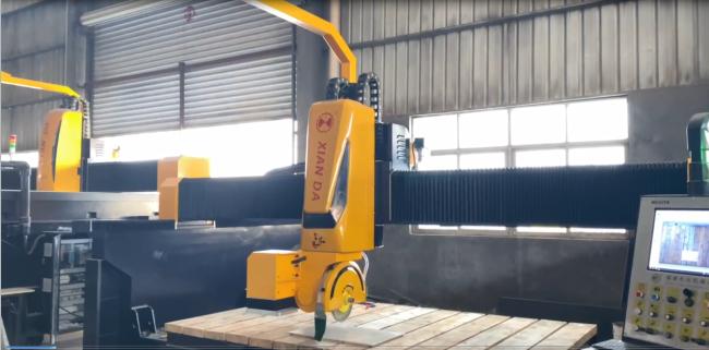 Close-up of cutting mechanism