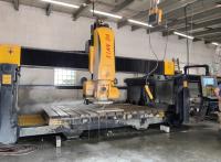 China 5 Axis Automatic Bridge Saw Cutting Machine 3200x2000mm for Granite Profiling for sale