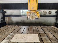 China 5 Axis Automatic Bridge Saw Cutting Machine 3200x2000mm for Granite Profiling for sale