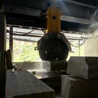 China 55kw Main Power Stone Cutting Machine 2200mm Blade Hydraulic Lifting for sale