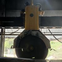 China 55kw Main Power Stone Cutting Machine 2200mm Blade Hydraulic Lifting for sale