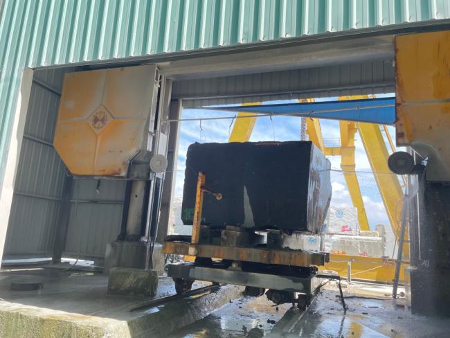 Precision cutting of decorative stone elements