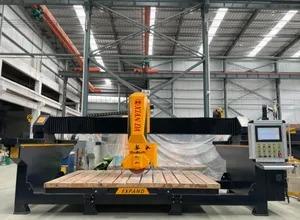 Cina Tagliatrice a ponte CNC a 5 assi monoblocco intelligente automatica per granito, marmo, quarzo con dimensioni massime di lavorazione 3400*2000*180mm, motore da 15kw, alimentazione 380V in vendita