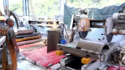 Cina Macchina di taglio automatico ad alta precisione a due fette di bordo di pietra per il taglio di lastre di colonna in vendita