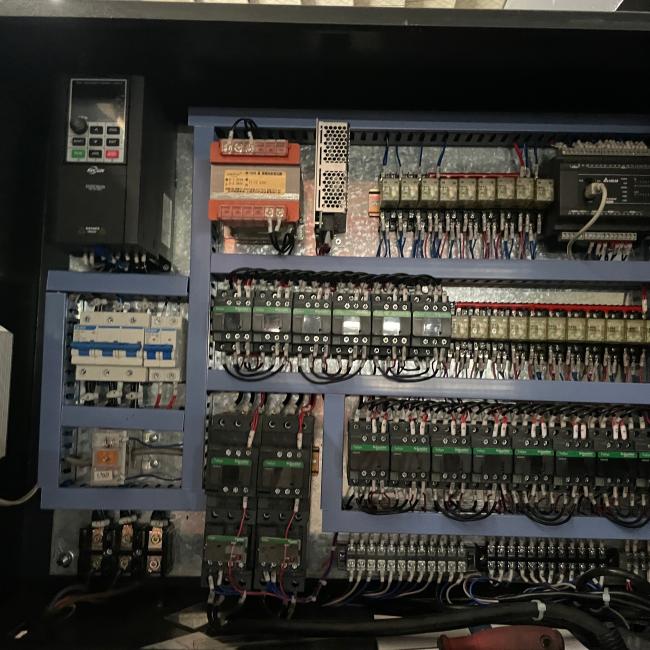 Close-up of cutting mechanism