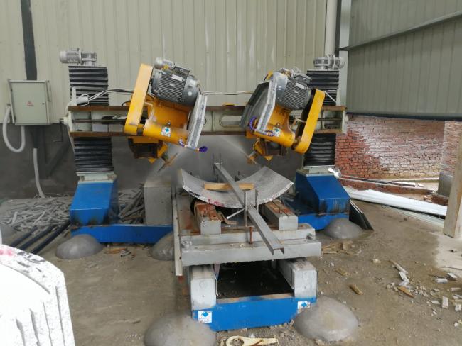 Close-up of four-blade cutting system