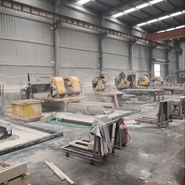 Close-up of cutting mechanism