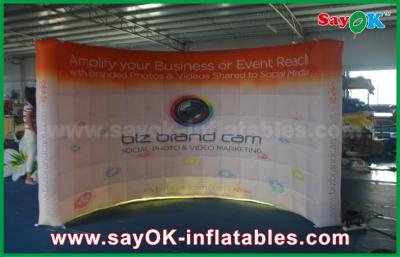중국 이벤트 부스는 프린팅과 3 Ｘ 1.5 Ｘ 2.3 Ｍ 주도하는 벽 부풀게할 수 있는 포토부스를 드러냅니다 판매용