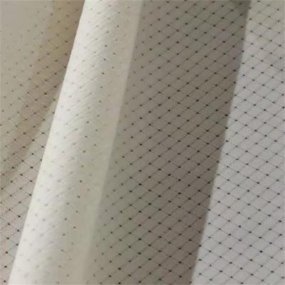 Cina 120gsm foro Dot Chiffon Fabric Punching Style in vendita