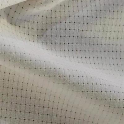 Cina 120gsm foro Dot Chiffon Fabric Punching Style in vendita