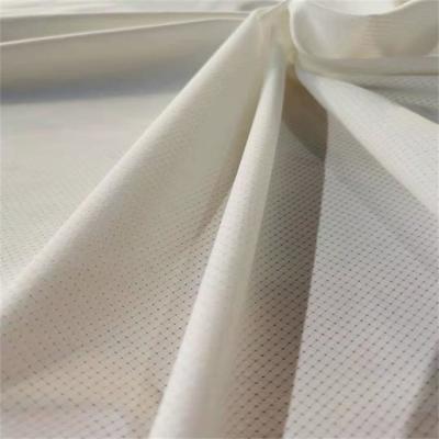 Cina 120gsm foro Dot Chiffon Fabric Punching Style in vendita