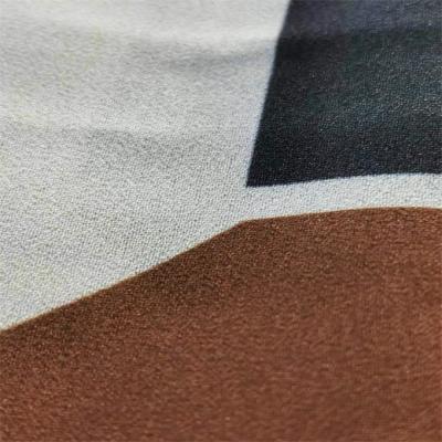 Cina il crêpe chiffon del tessuto del poliestere 95gsm ha stampato 100dx100d in vendita
