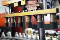 China 6 Cavity Automatic PET Blowing Machine 9000bph 2L Plastic Bottle Making Machine for sale