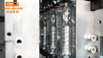 Cina Cavità di salto della macchina 4 di Eceng della bottiglia di acqua 6000BPH con 2L Max. Volume in vendita