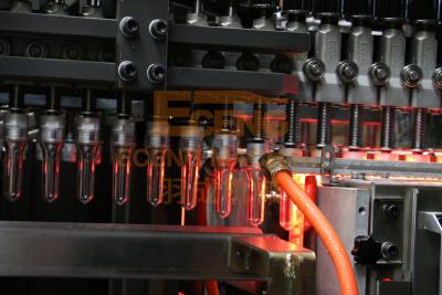 Cina Fresatrice di salto 22000-26000BPH ad alta velocità della bottiglia di acqua della distesa di 12 cavità in vendita
