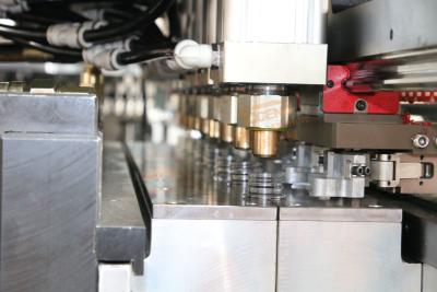 Cina 8 creatore automatico della bottiglia della macchina 600ml dello stampaggio mediante soffiatura delle cavità in vendita