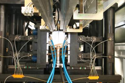 Cina 8 creatore automatico della bottiglia della macchina 600ml dello stampaggio mediante soffiatura delle cavità in vendita