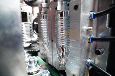 Cina 2 iso di salto della macchina 380V della bottiglia completamente automatica dell'ANIMALE DOMESTICO di litro in vendita