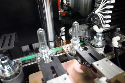 Cina 2 iso di salto della macchina 380V della bottiglia completamente automatica dell'ANIMALE DOMESTICO di litro in vendita