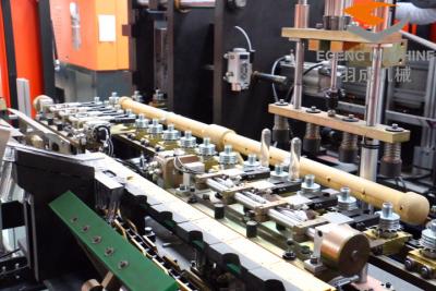 Cina Macchina di salto 9kg/Cm2 di 4 cavità della bottiglia automatica di plastica arancio dell'ANIMALE DOMESTICO in vendita